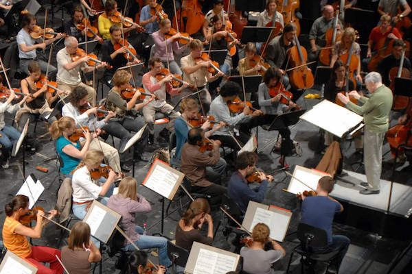 Interpret "Ensemble Modern". Alle Alben kaufen oder streamen ...